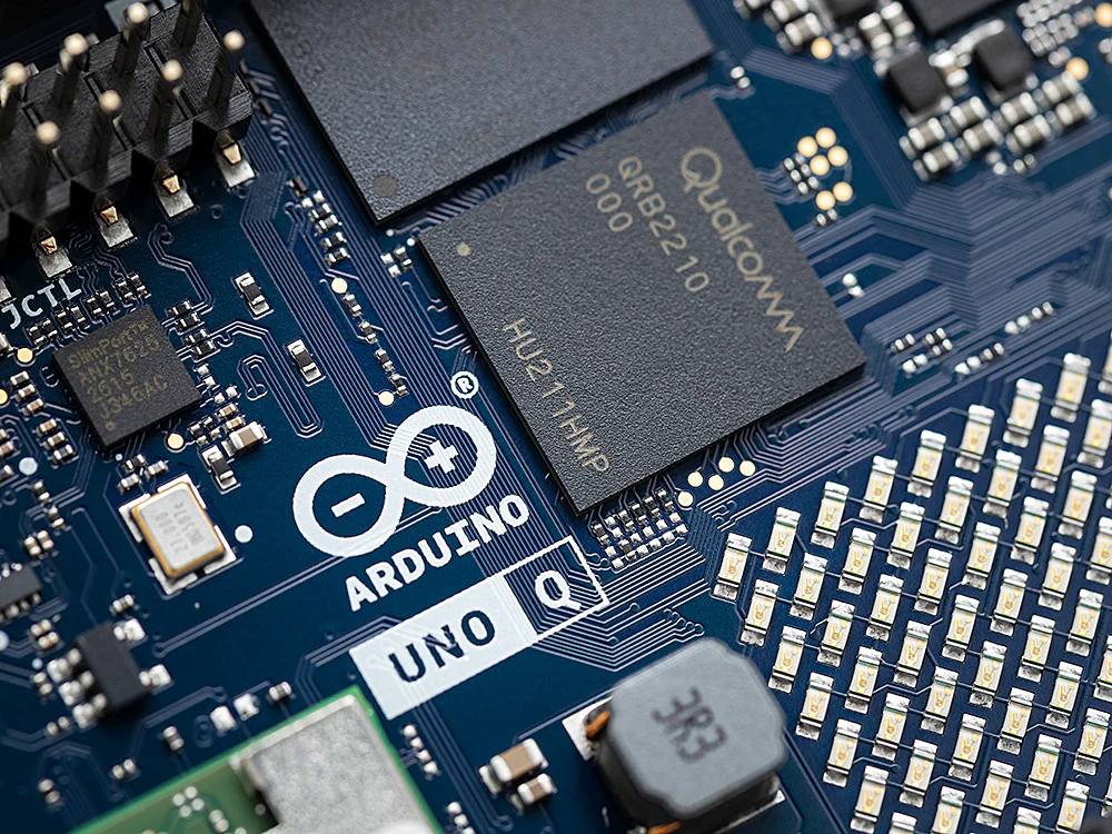 QualcommがArduino買収、AI搭載ボード「Arduino UNO Q」発表 - FabScene（ファブシーン）