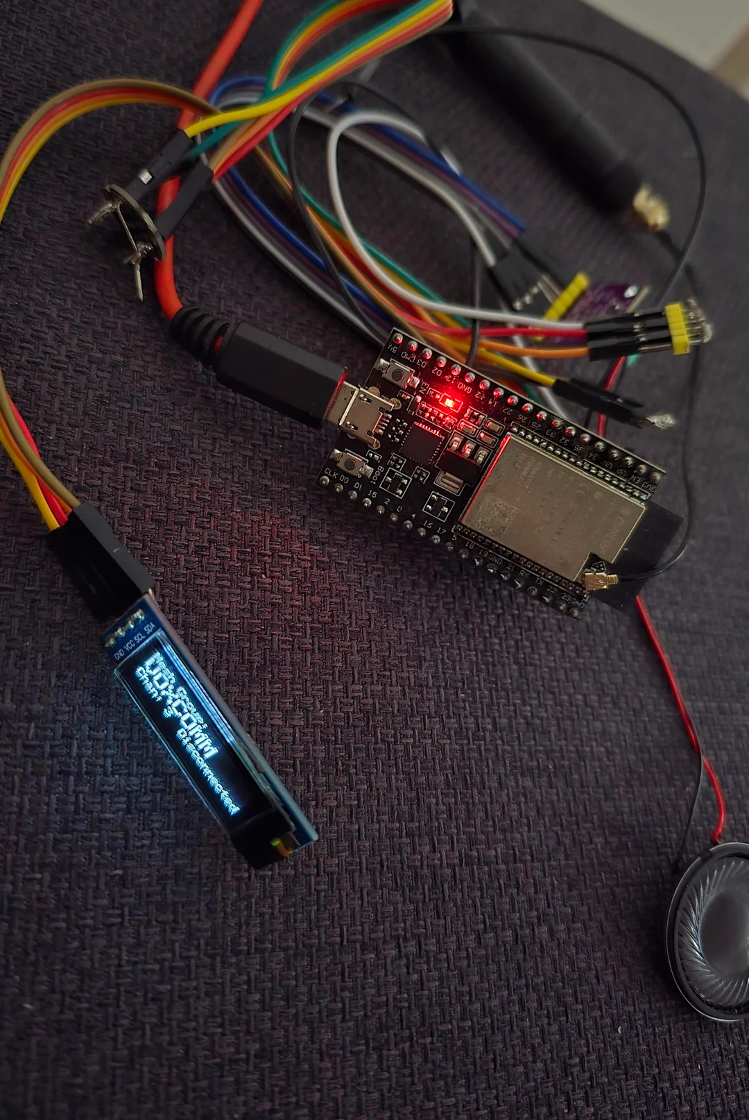 ESP32でバイク用メッシュインターコム「Voxcomm」を自作」、独自プロトコルで低遅延音声通信を実現 - FabScene（ファブシーン）