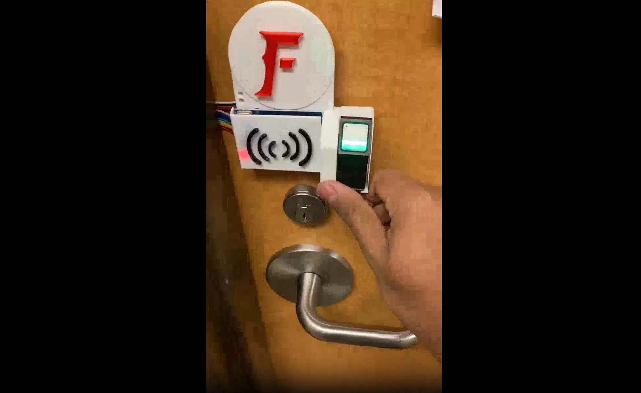 寮の鍵忘れ対策に——Arduino Nanoで作る指紋認証ドアロックを自作 - FabScene（ファブシーン）